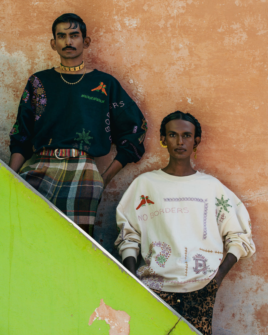 NO BORDERS SHOP