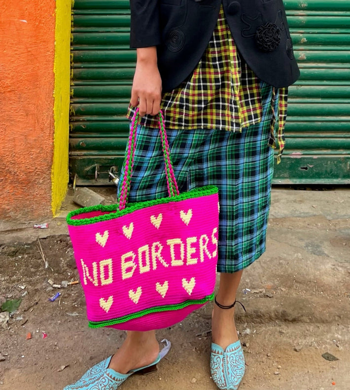 NO BORDERS SHOP