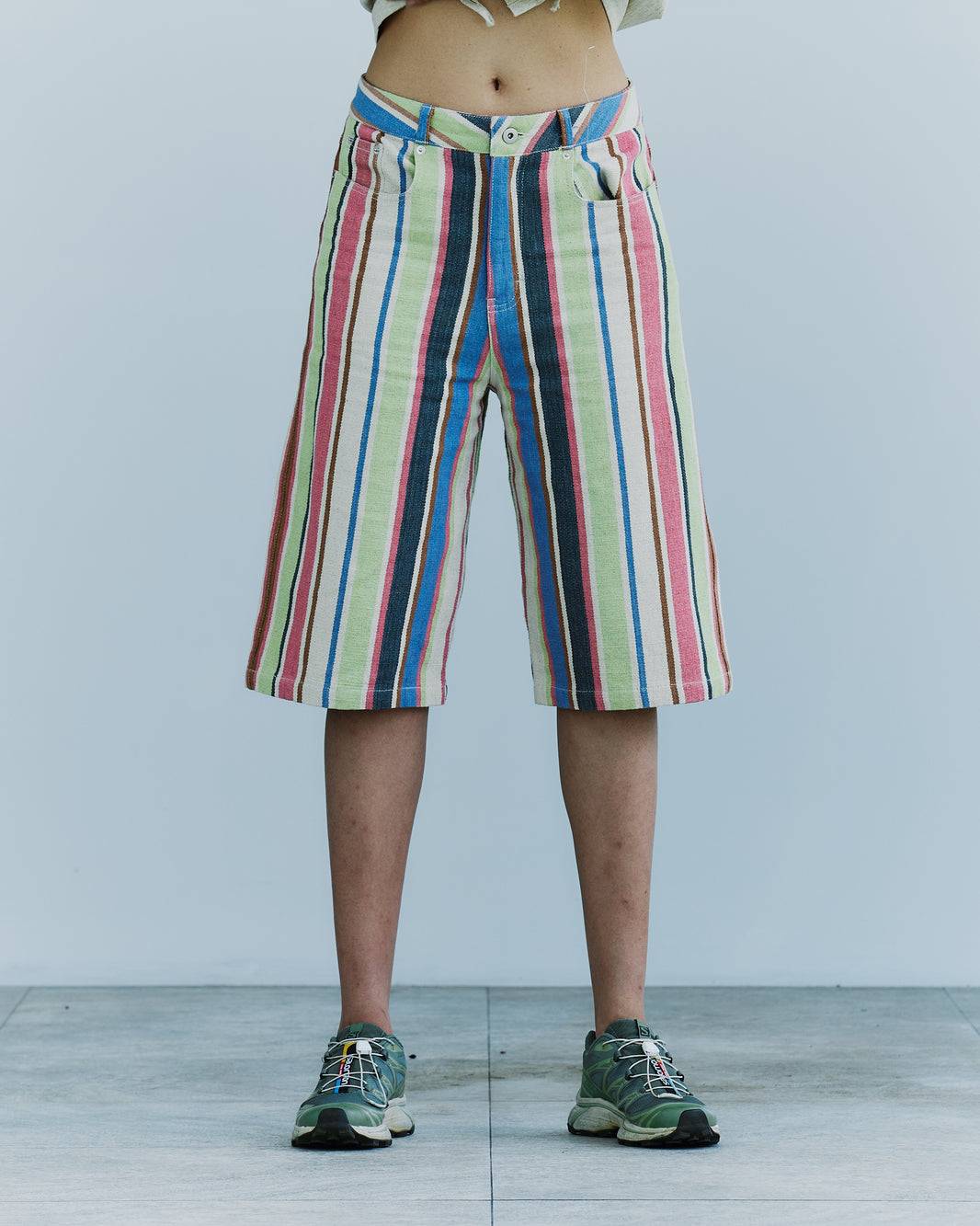 NEW – NO BORDERS SHOP