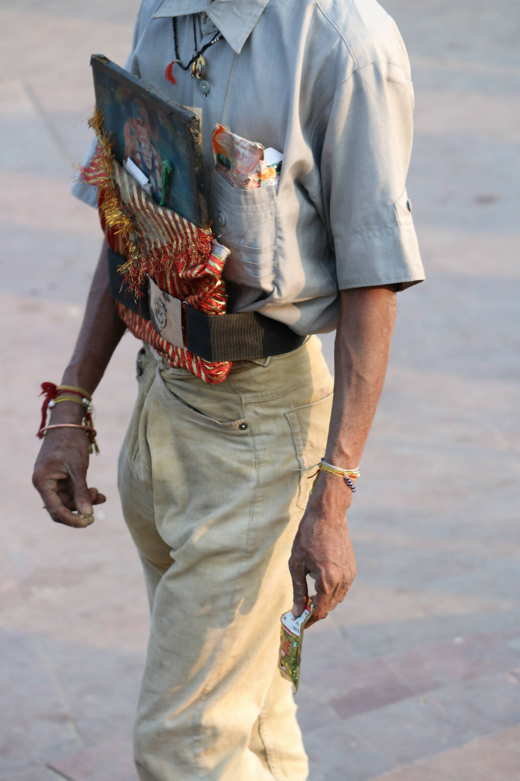 MANCIE RATHOD – NO BORDERS SHOP